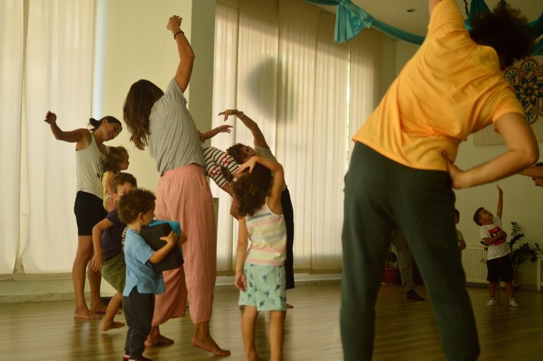 "Contakids" | Σωματικό παιχνίδι και χορός για γονείς και παιδιά 2-5 ετών (φωτογραφίες + βίντεο ...